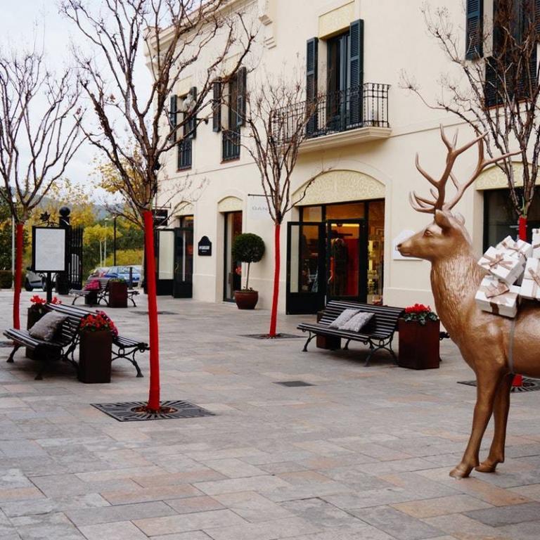 La Roca Village: Designer Outlet Alışveriş Merkezi Turu - Müze Biletleri